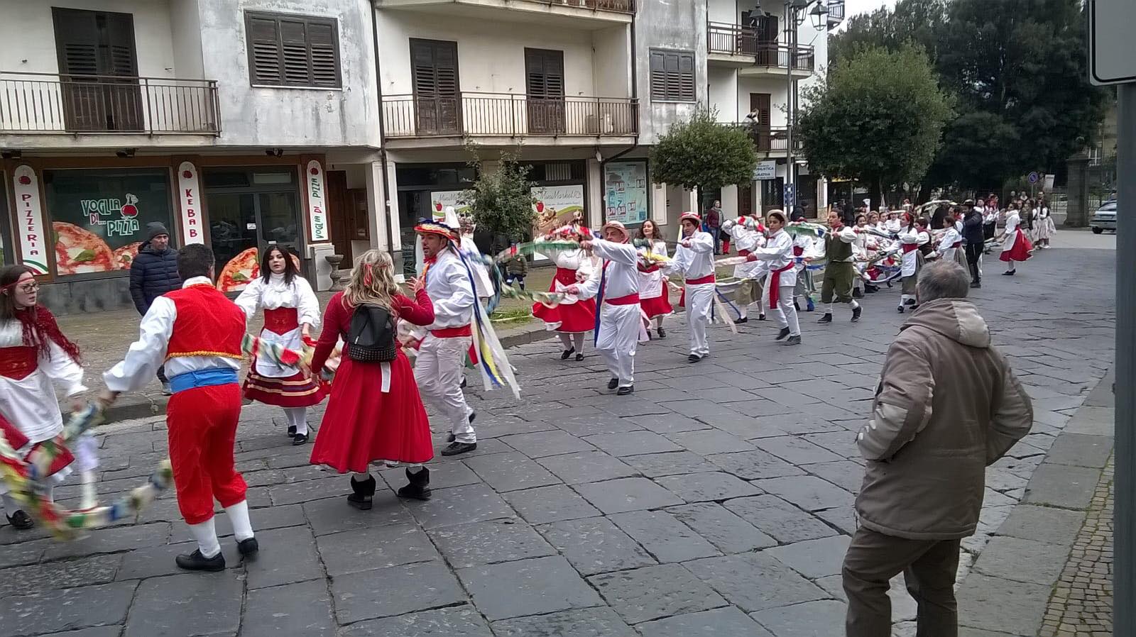 FORINO: LE FOTO PIU BELLE DEL CARNEVALE FORINESE - binews.it