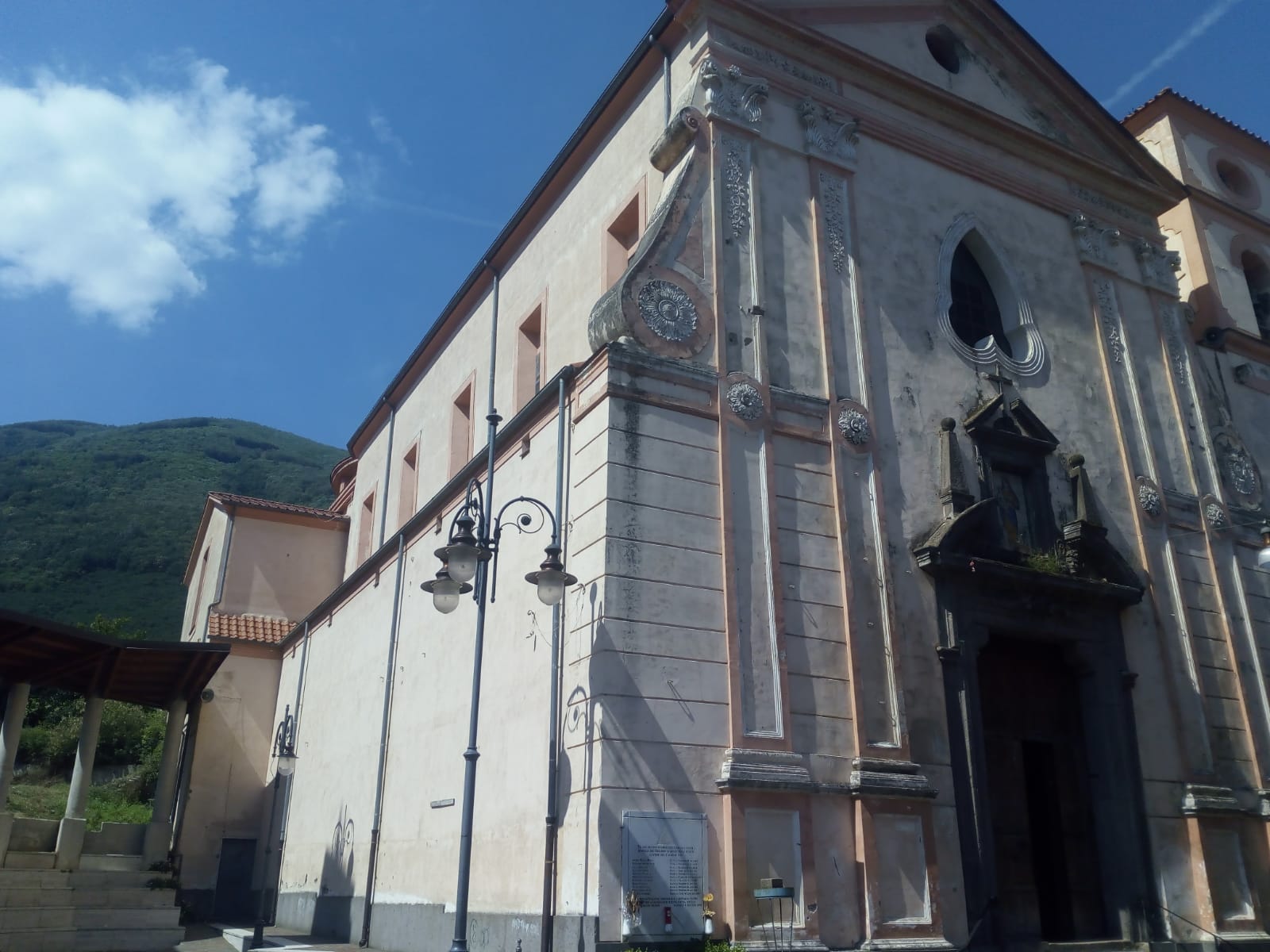 QUINDICI (AV). Facciata della chiesa di Santa Maria delle Grazie ...