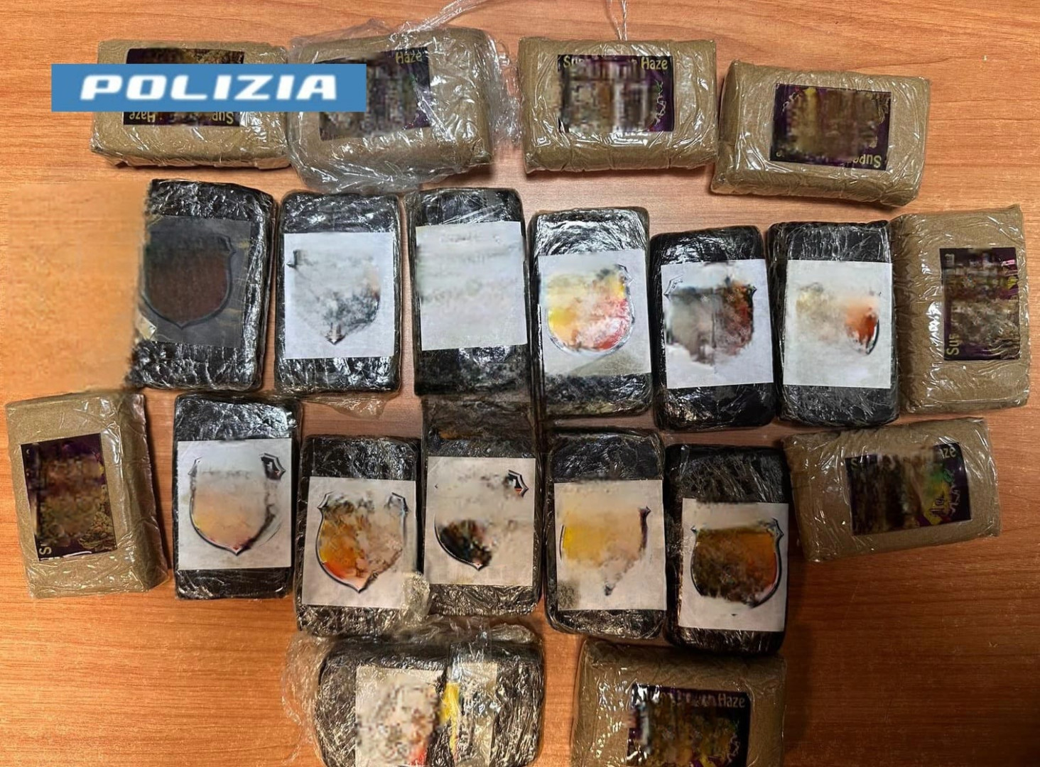Melito di Napoli: rinvenuti dalla Polizia di Stato oltre 2 kg di hashish.