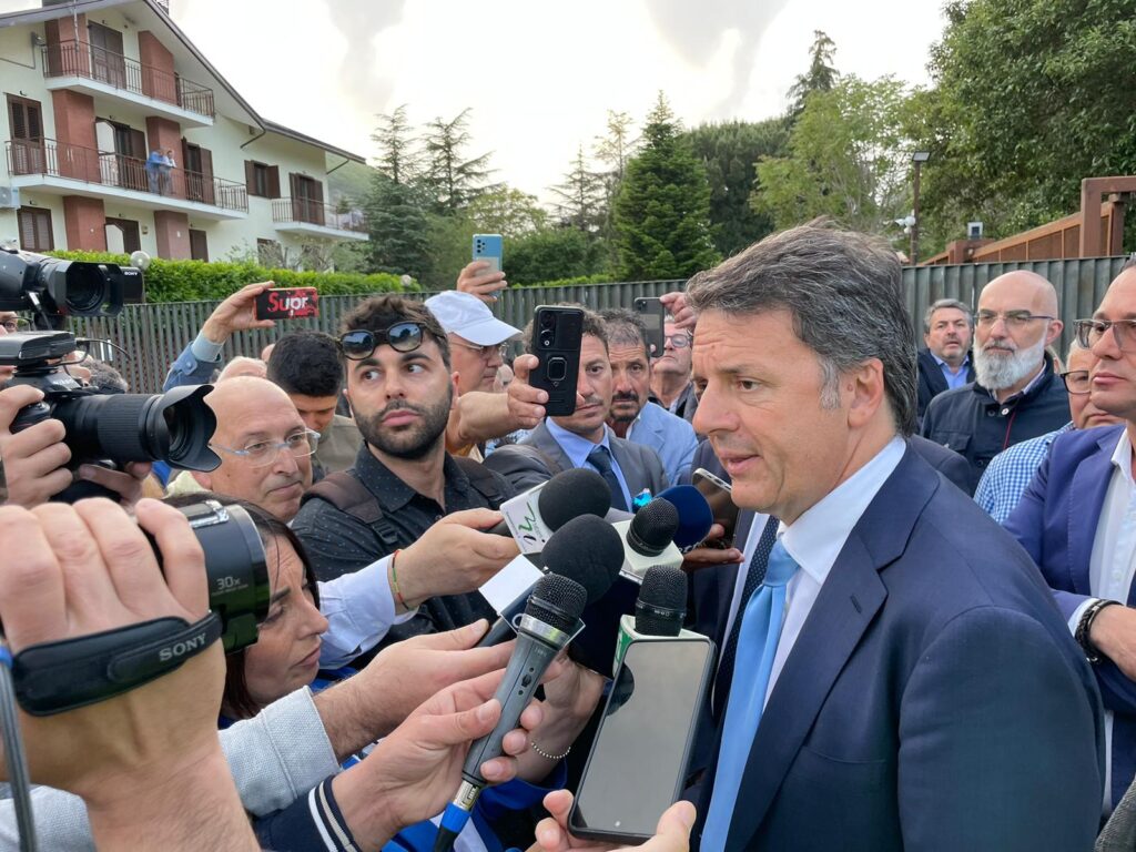Renzi presenta “Casa riformista”: il nuovo logo per le elezioni ...