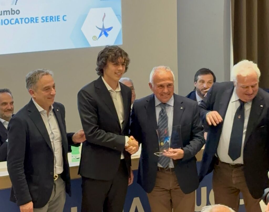 AVELLINO. Martin Palumbo premiato a Coverciano come miglior giovane ...