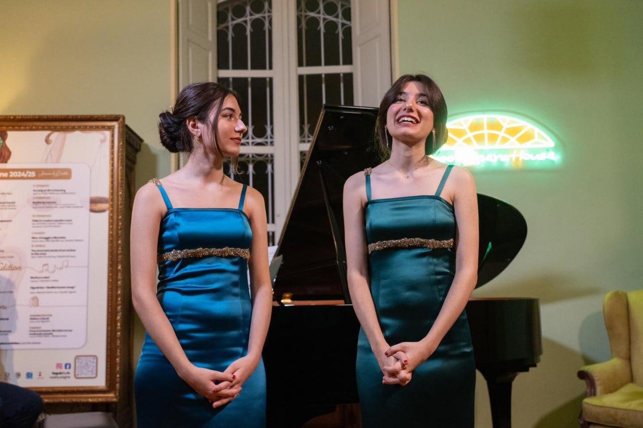 BAIANESE. Le giovanissime pianiste Fabiana e Martina Panarelli ...